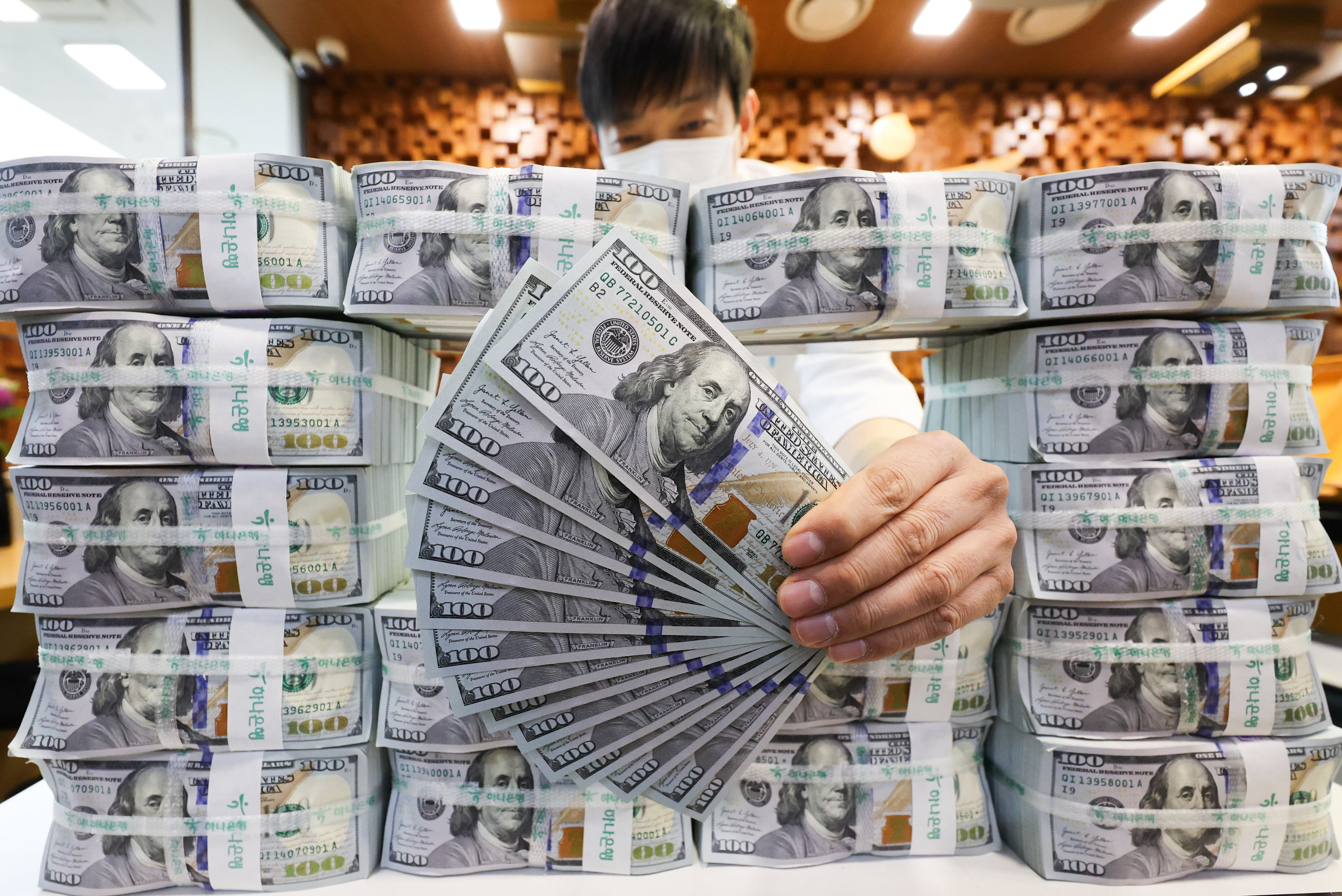 Foreign investors buy record Korean bonds