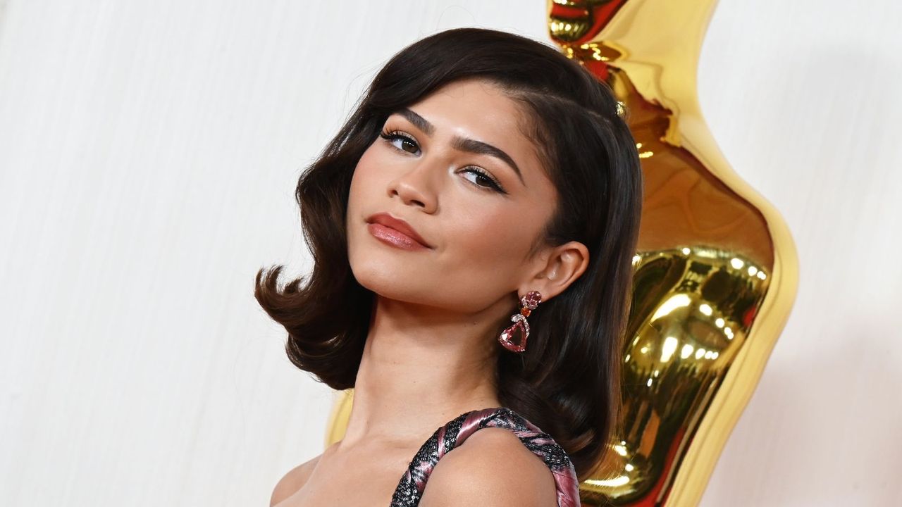 Zendaya’s sofa color proves magnificent moodiness can be practical, too