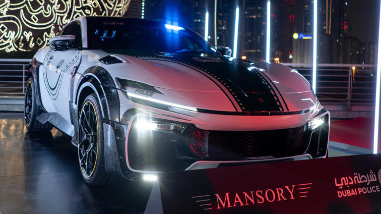 Dubai police get another Mansory for their fleet, this one from Ferrari