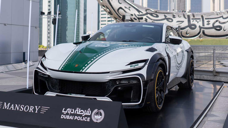 Dubai police get another Mansory for their fleet, this one from Ferrari