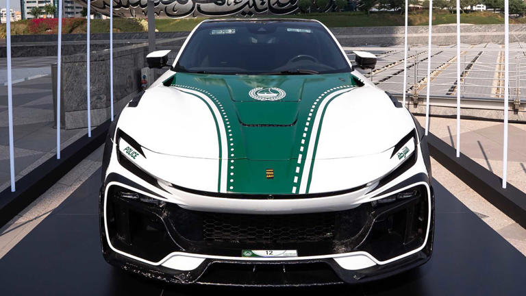 Dubai police get another Mansory for their fleet, this one from Ferrari