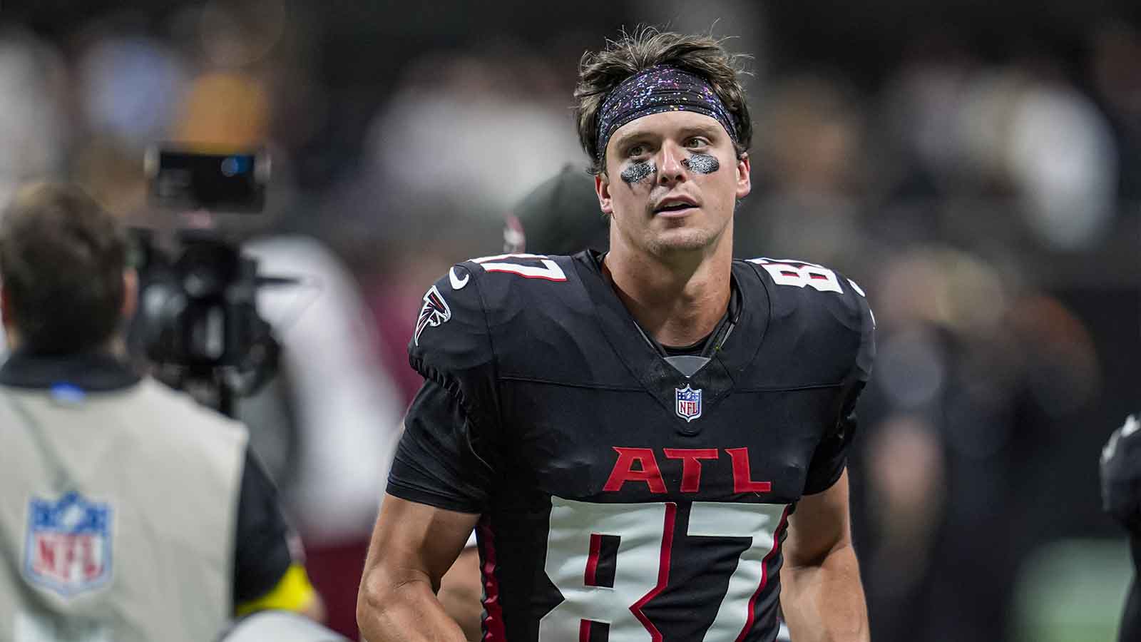 Falcons’ fans dunk on David Sills V after he drops wide open TD vs ...