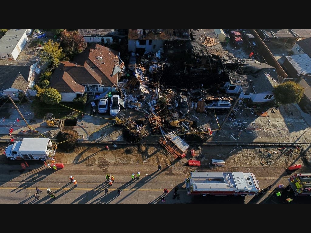 Gas explosion destroys homes, injures 6 in East Bay