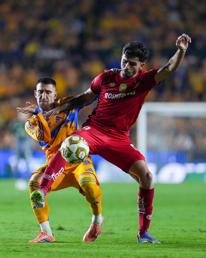 Liga MX: Logra Tigres mínima ventaja en El Volcán | Video