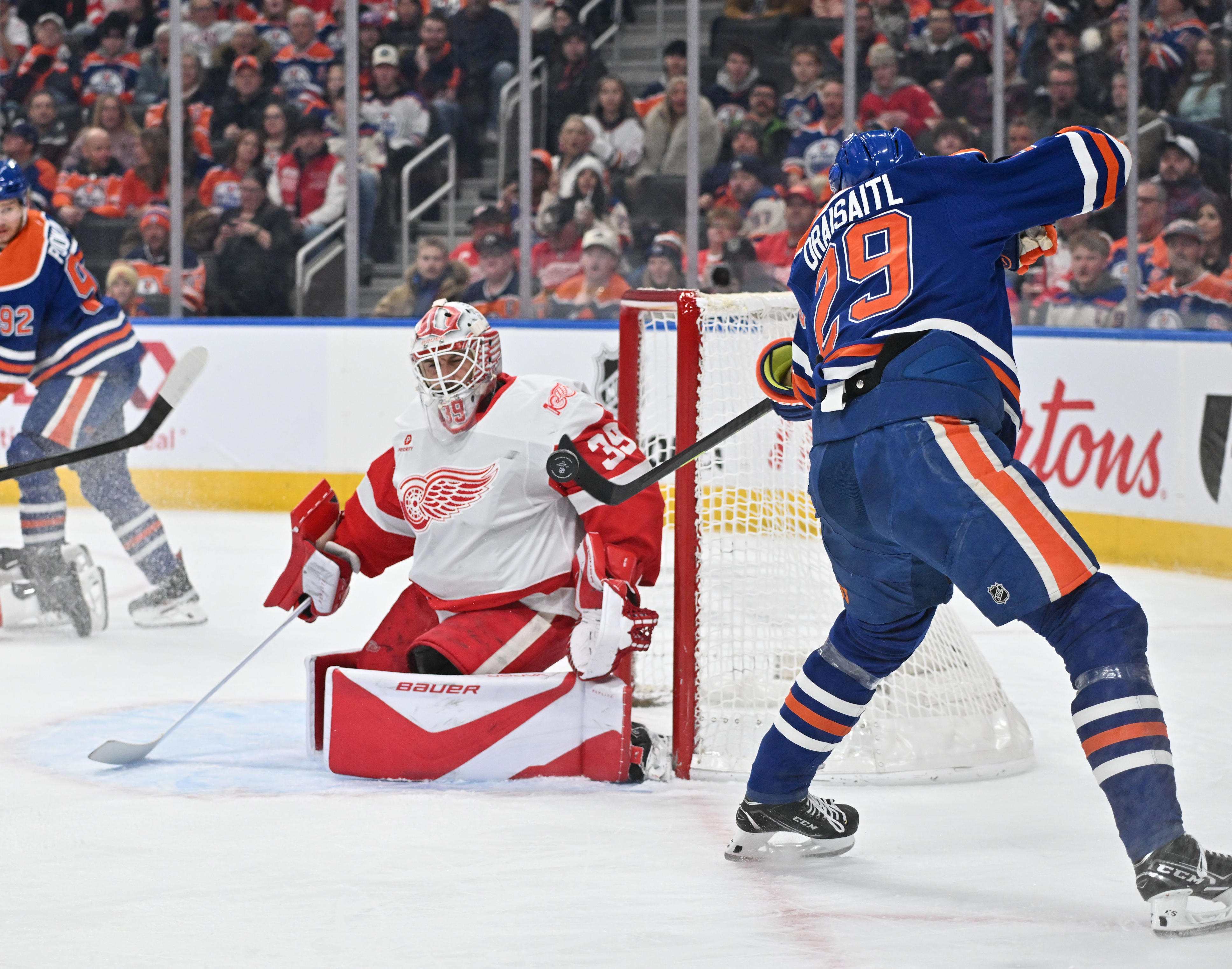 Connor McDavid dazzles to snap Detroit Red Wings 3-game win streak