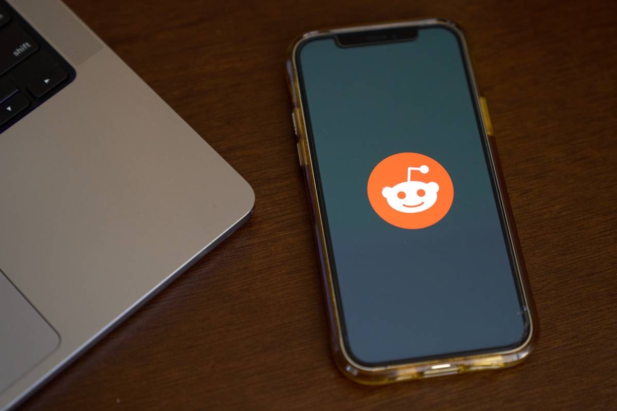 Reddit says Australia's under-16 social media ban 'legally erroneous'