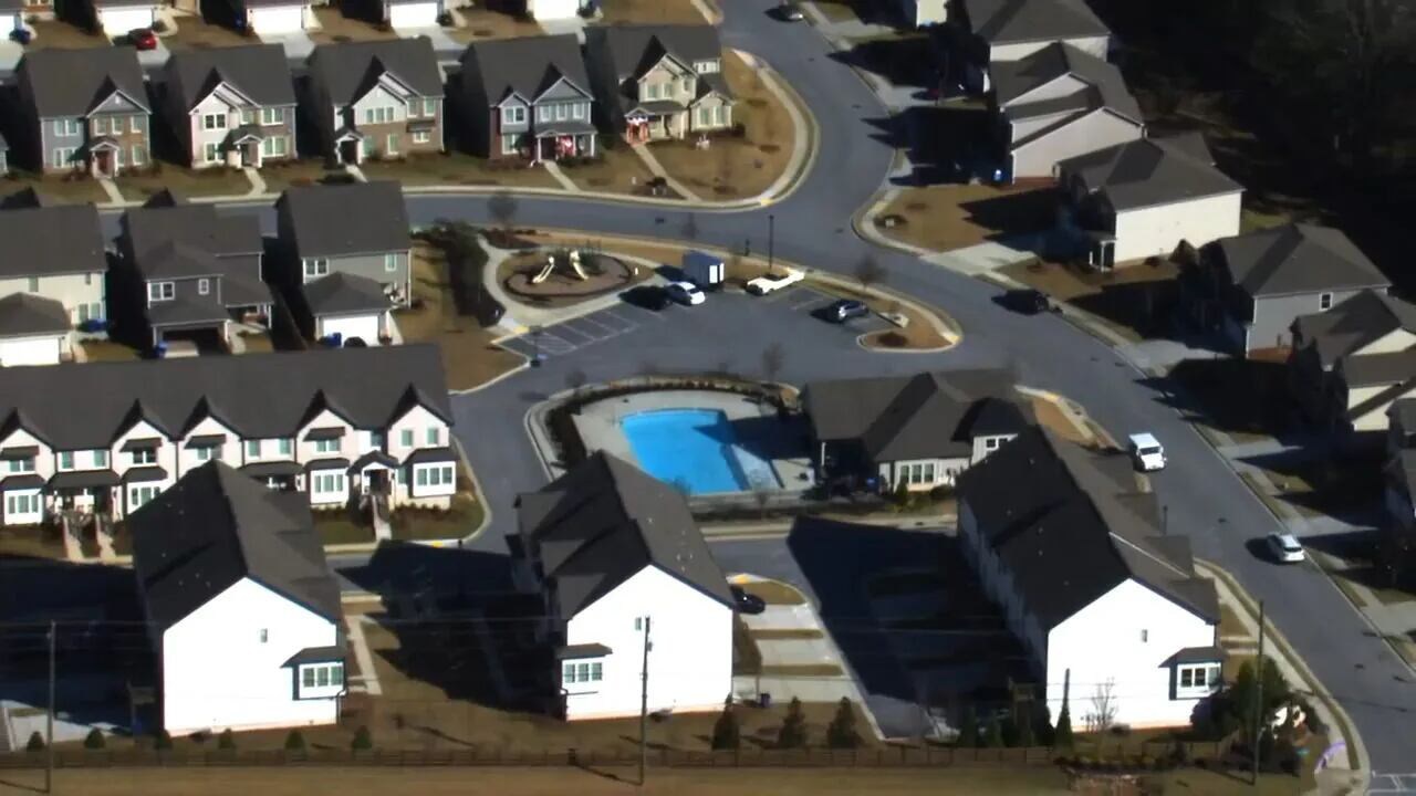 HOA fines $400K for issues like leaves on ground, homeowners say. Now ...