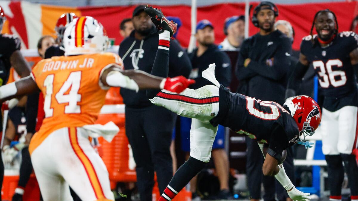 Bucs blow lead and game to Falcons, fall out of 1st place in NFC South