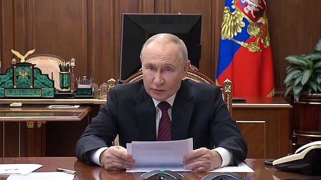 Putin gives thanks to his army on same day NATO warns about Russian threat