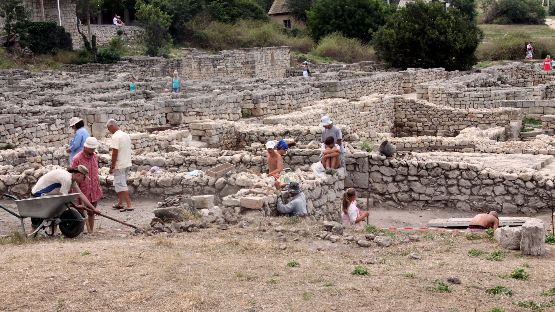 Researchers in Crimea identified the head of the marble statue of ...