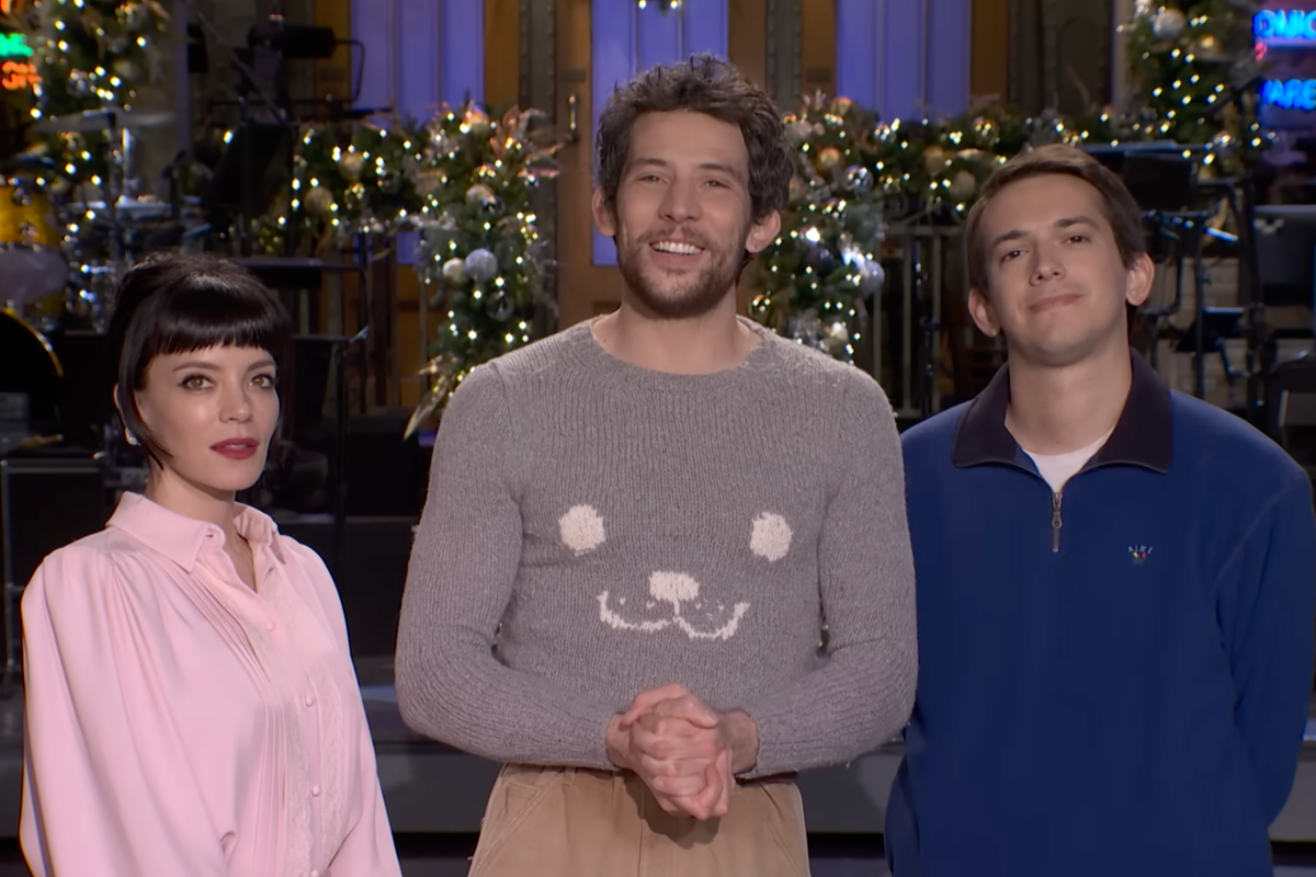 Who is hosting and performing on SNL this week? Knives Out star and Lily Allen team up for new ...