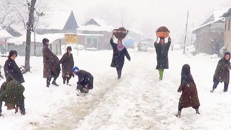 Uttarakhand, Kashmir, Arunachal record fresh snowfall: Latest spots to ...