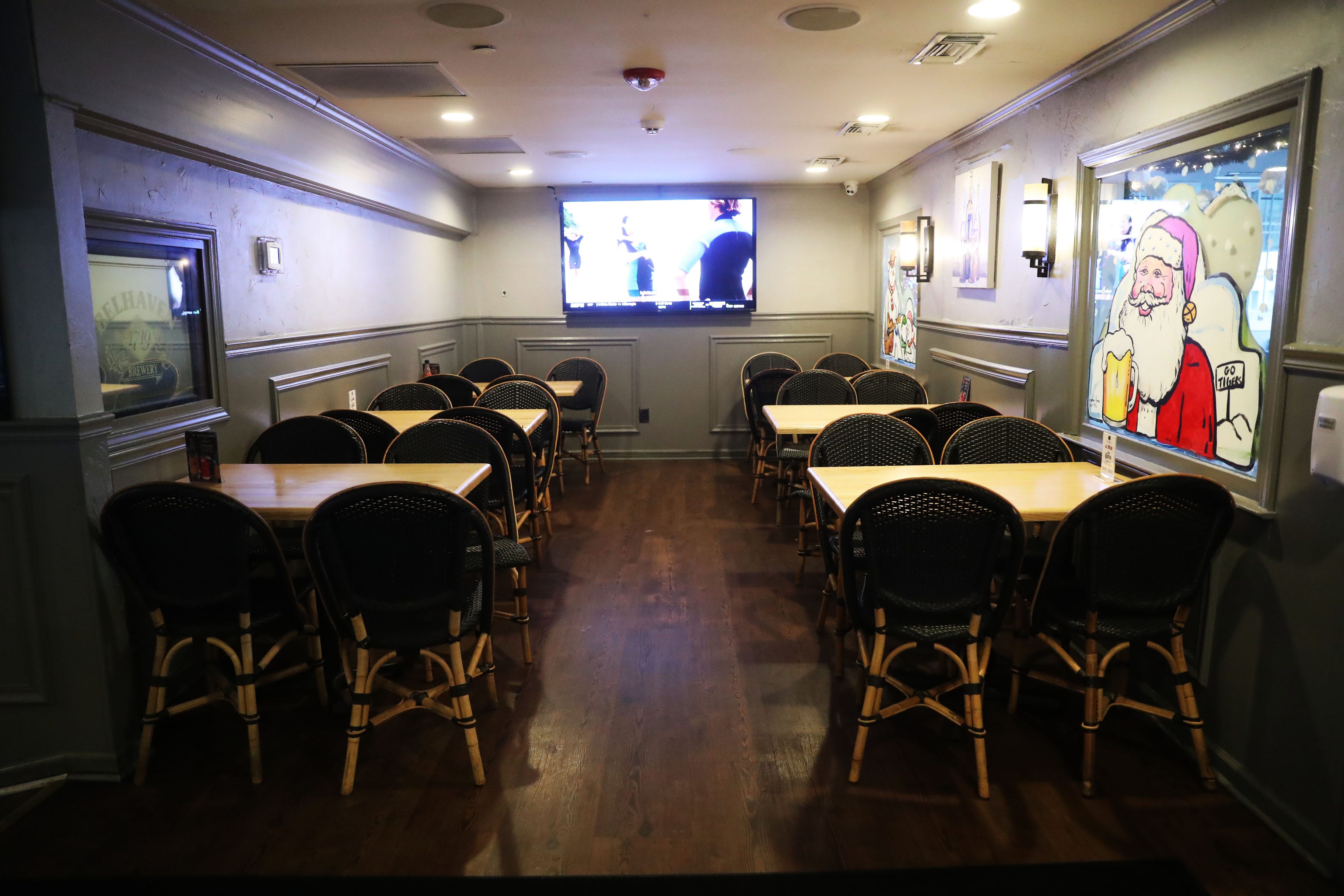 What restaurants are open on Christmas in the Memphis area?