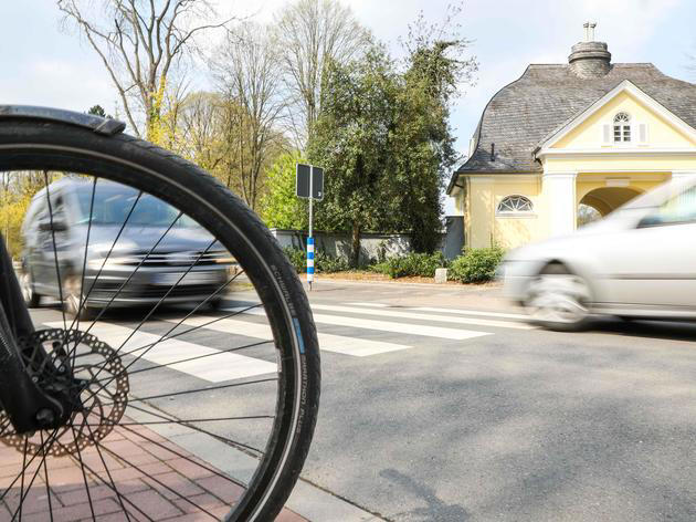 Fahrrad Ber Zebrastreifen
