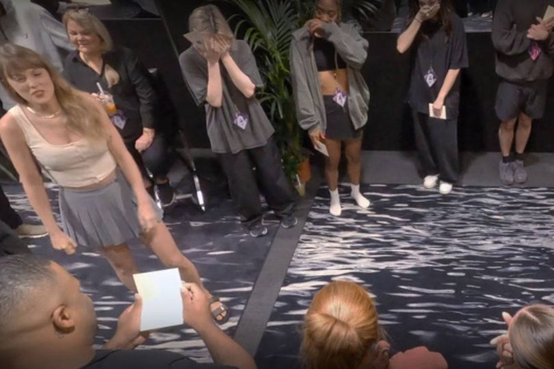 Taylor Swift dancers in tears after reading handwritten note from singer