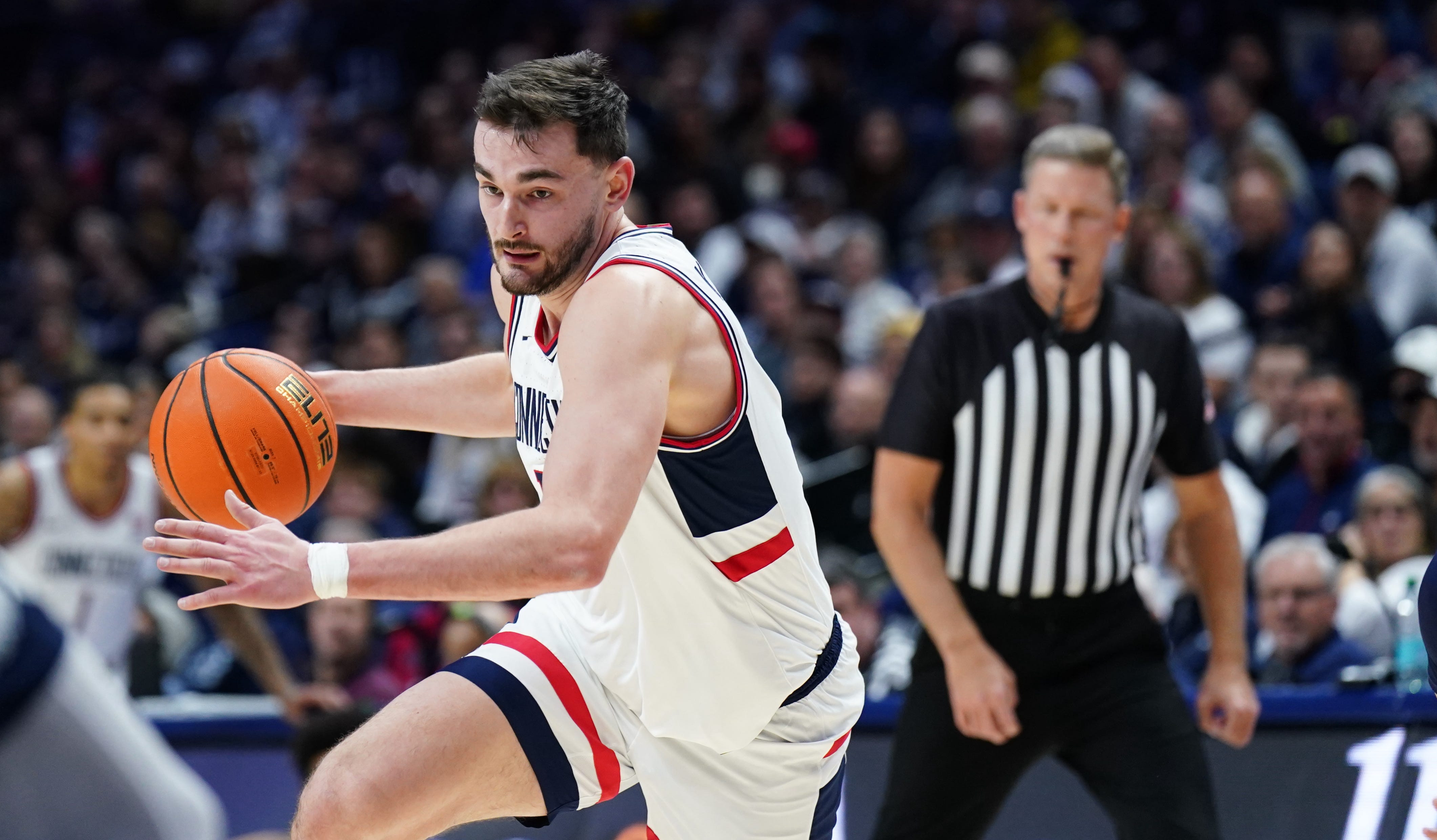 UConn vs. Texas: College basketball betting odds, pick