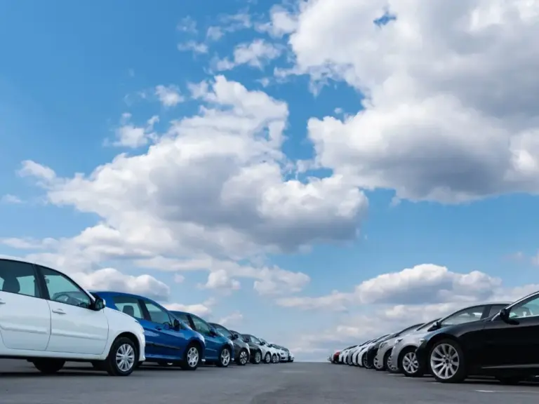 Křetínského firma koupila síť autobazarů AAA Auto a Mototechnu