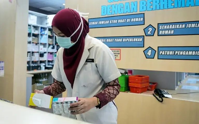 PM calls for speedy resolution of PharmD recognition issue