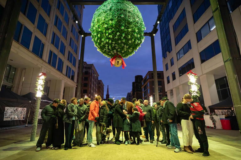 DC aims to set world record for most couples kissing under mistletoe