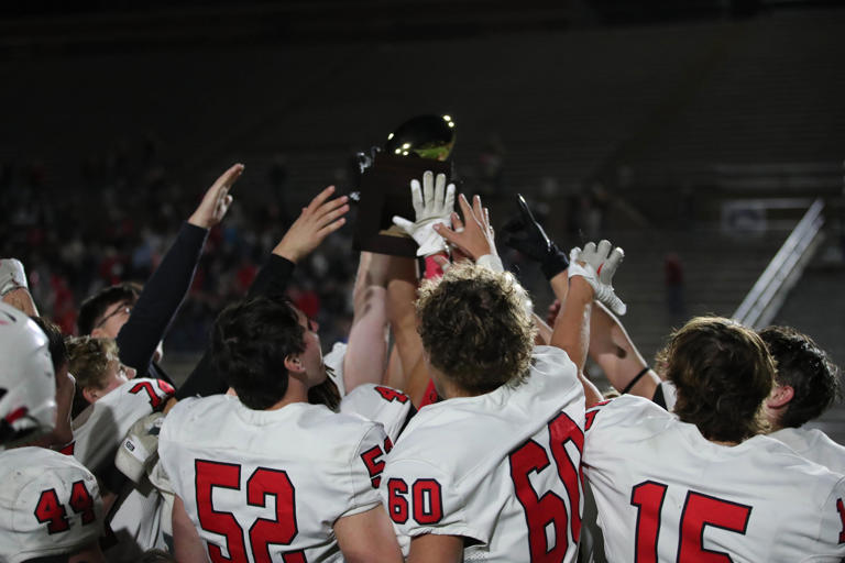 Muenster football survives Gruver's best shot to advance back to state ...