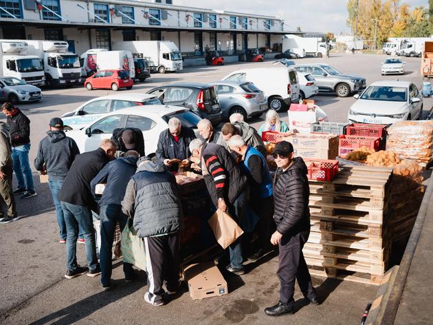 146 Kisten pro Woche: Münchner Tafel liefert Lebensmittel zu ...