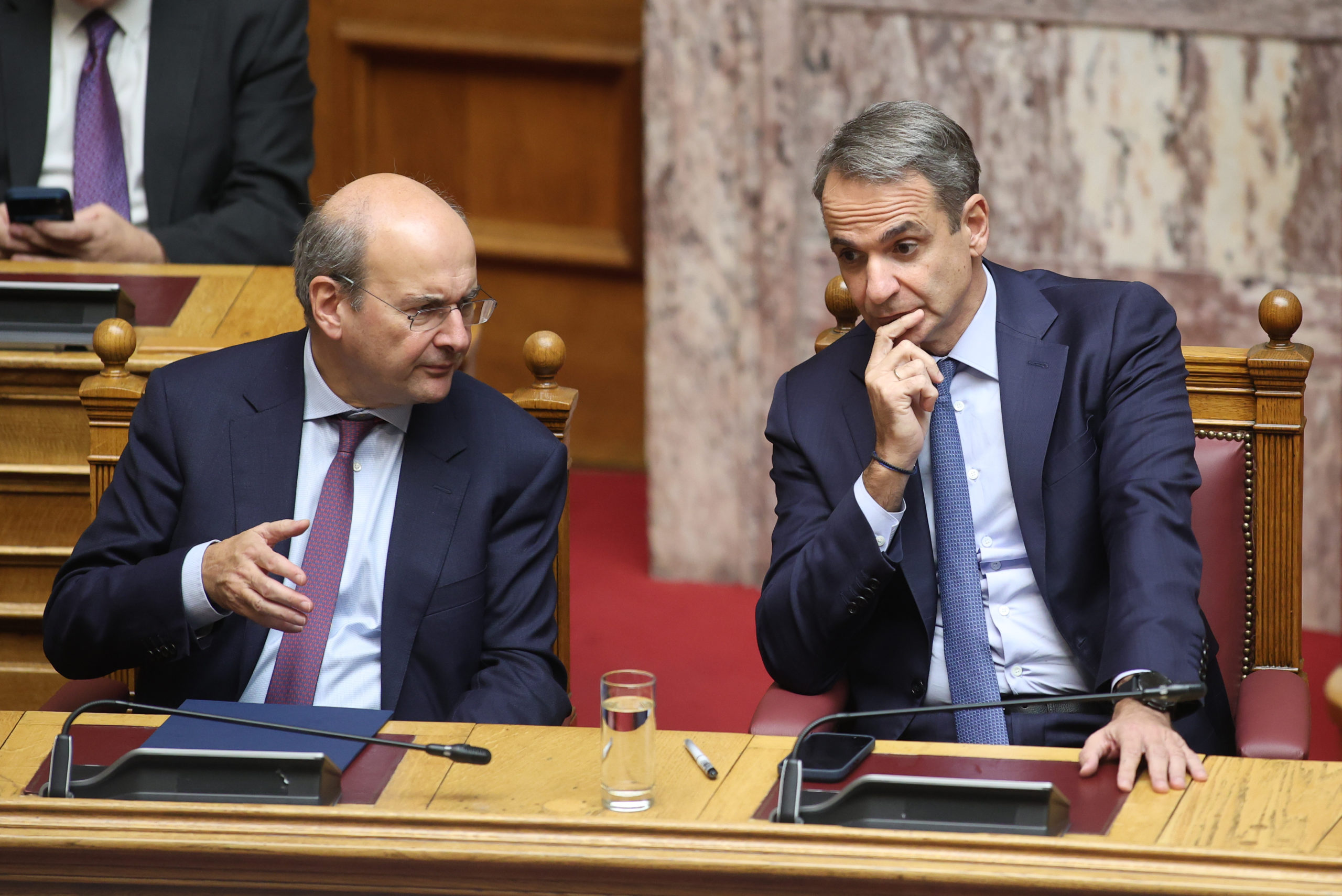 Βουλή: Παρουσία του πρωθυπουργού ξεκίνησε η συζήτηση για τον ...