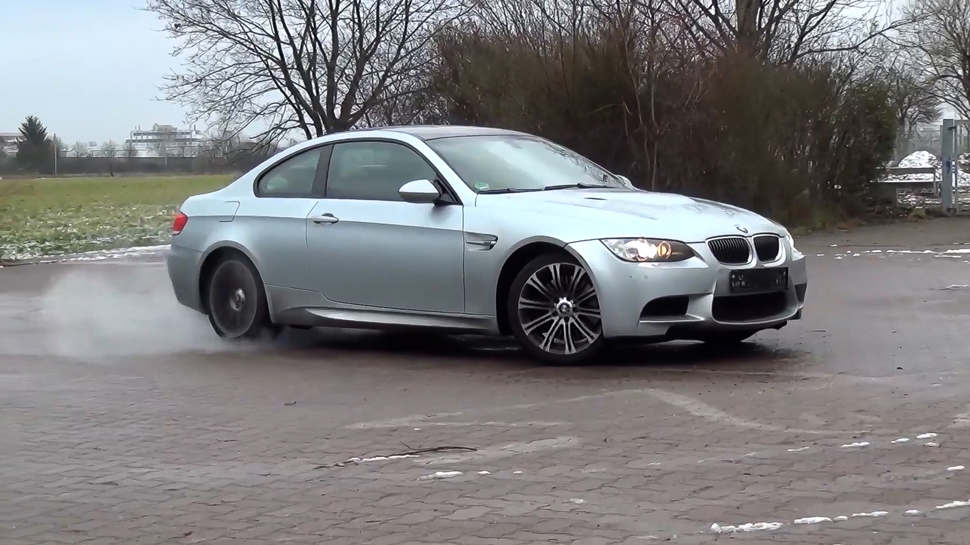 BMW M3 E92 power slides and revs on track