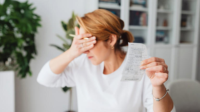 She ordered steak and 3 cocktails, then said 'Let's split evenly'. I ...