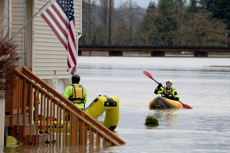 Washington residents rescued amid 'extremely unpredictable' flooding