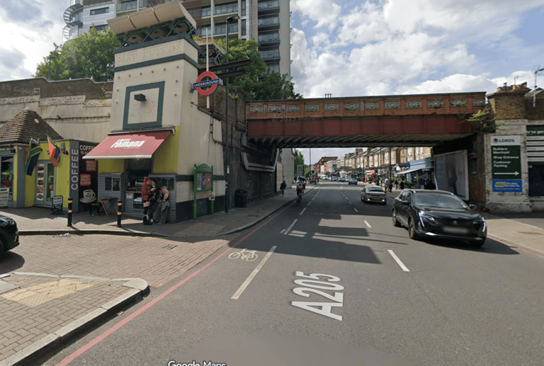 Fake traffic warden swipes bank card and steals £500 in East Putney