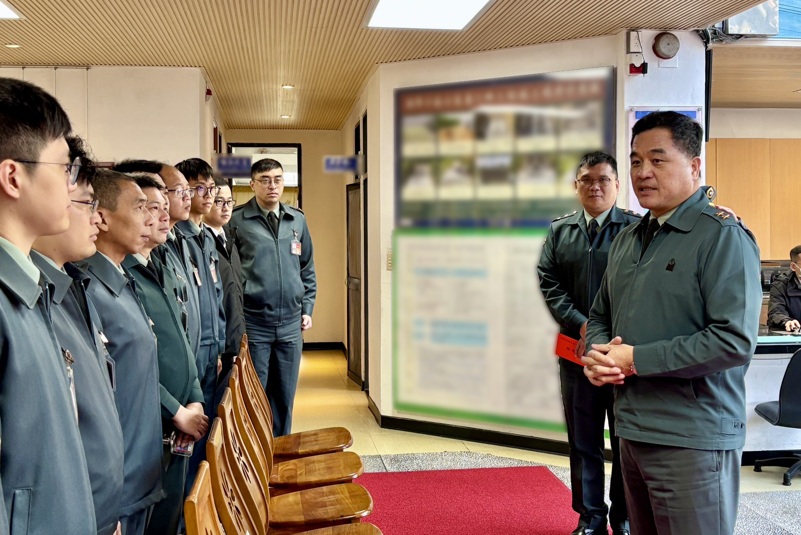 後備部指揮官視導軍墓組 勉精進服務工作