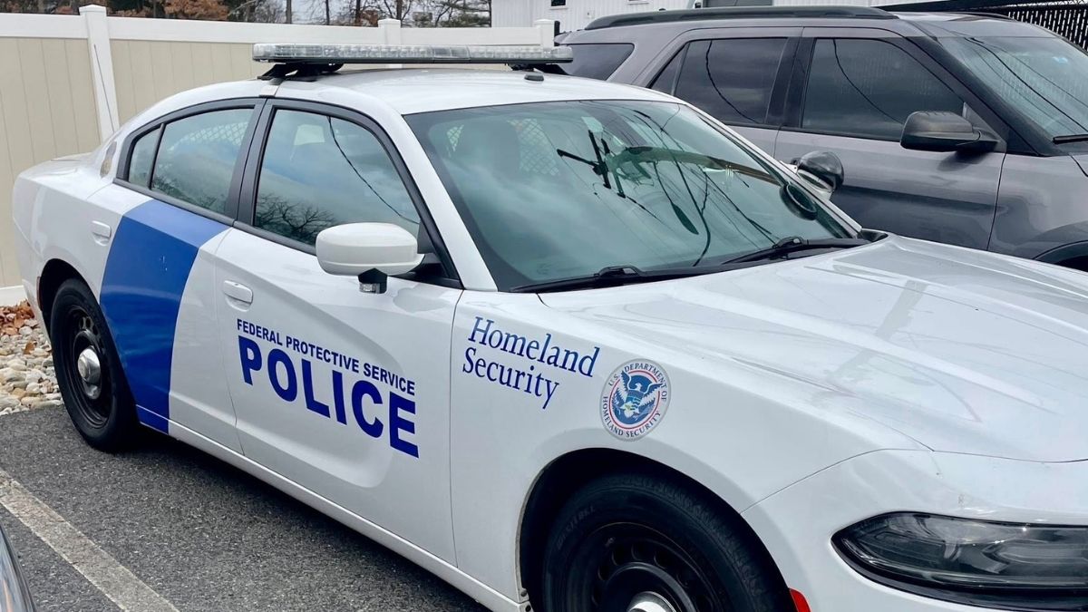 Man charged after using wife's Homeland Security vehicle to pose as officer