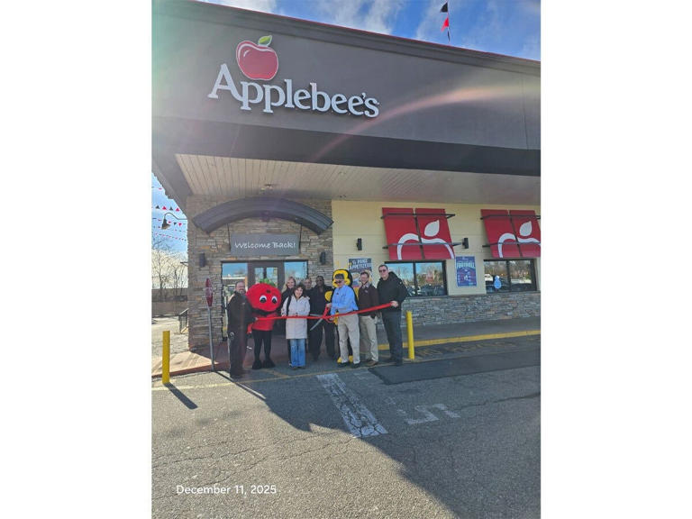 Baldwin Applebee’s reopens in renovated space