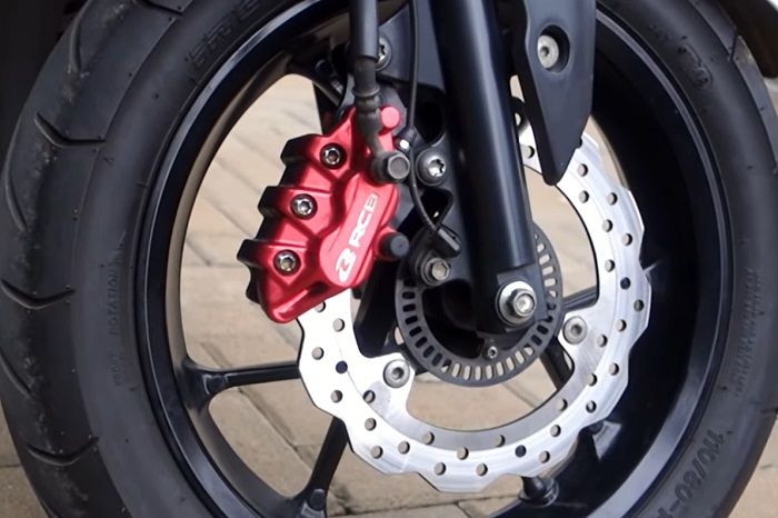 Ternyata klip kecil di kaliper cakram motor bekas ini punya fungsi penting