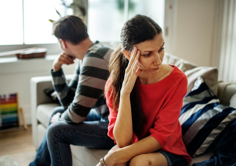 10 toxic habits women bring into relationships that make good men leave ...
