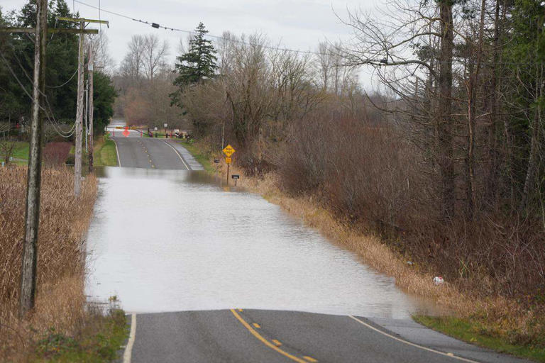 Lost work due to WA flooding? Deadline to apply for unemployment is near