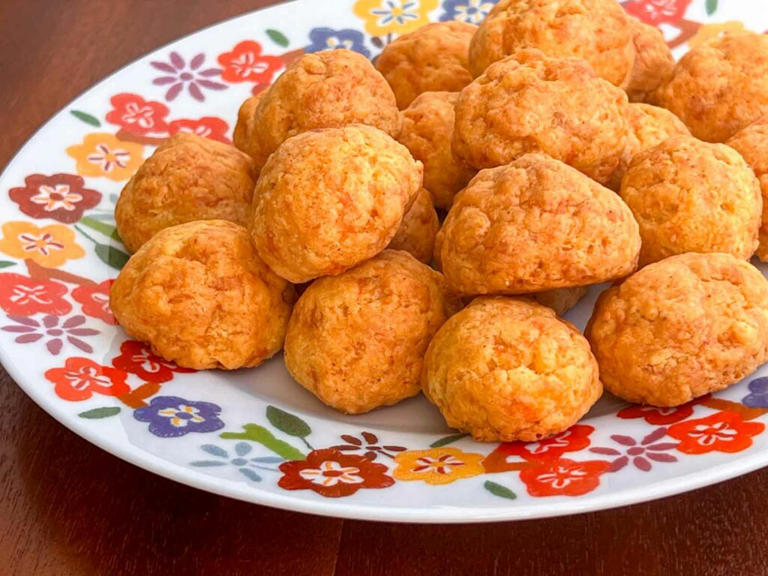 Olive cheese balls - perfect for parties