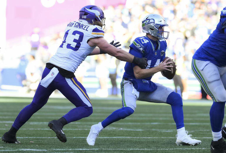 Do Seahawks encourage QB Sam Darnold to run more on passes? Should they?