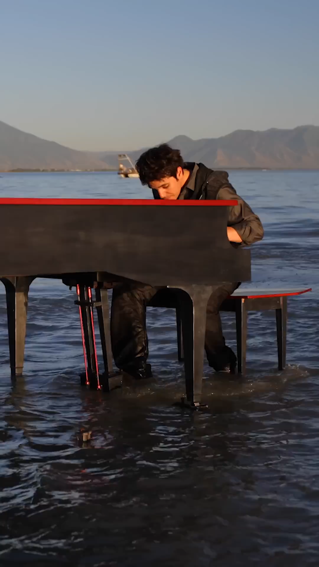 Sinking piano experiment