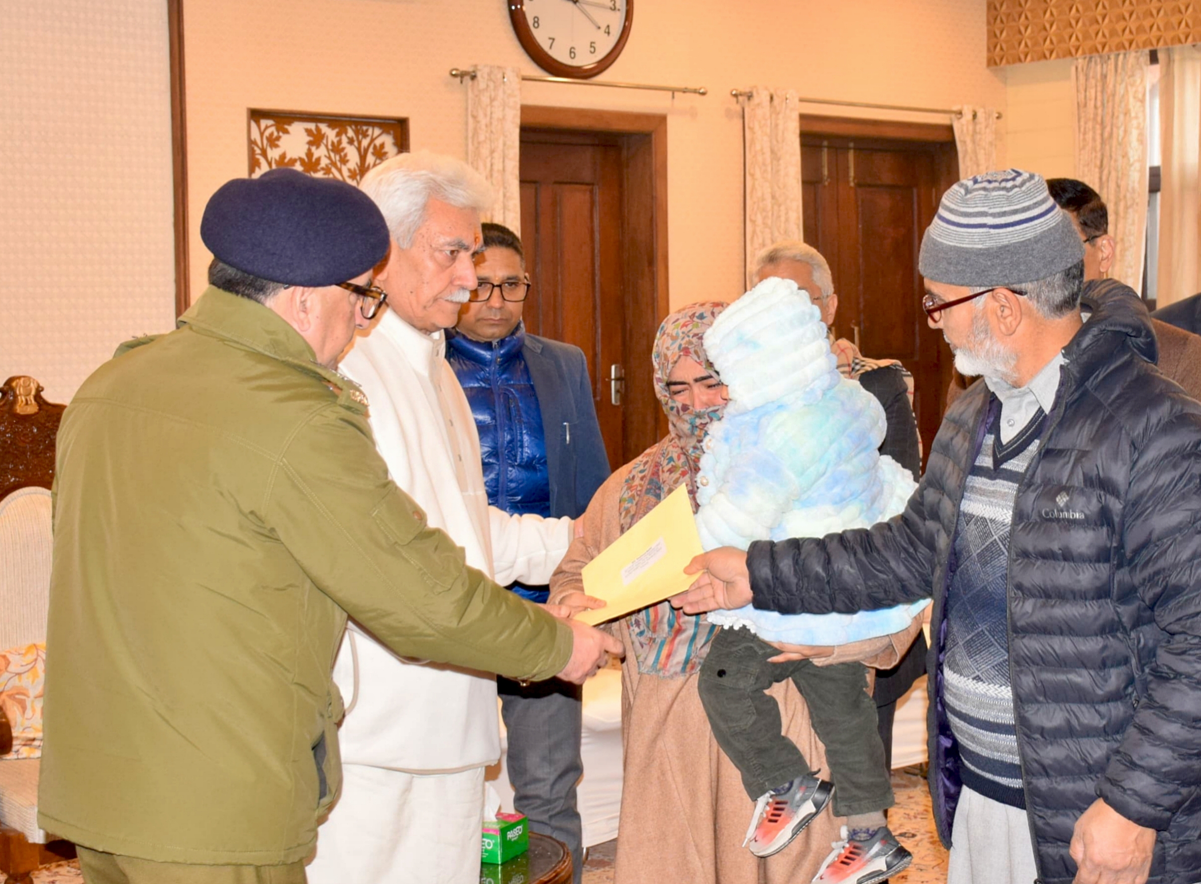 Lieutenant governor meets families of Nowgam blast martyrs, hands over ...