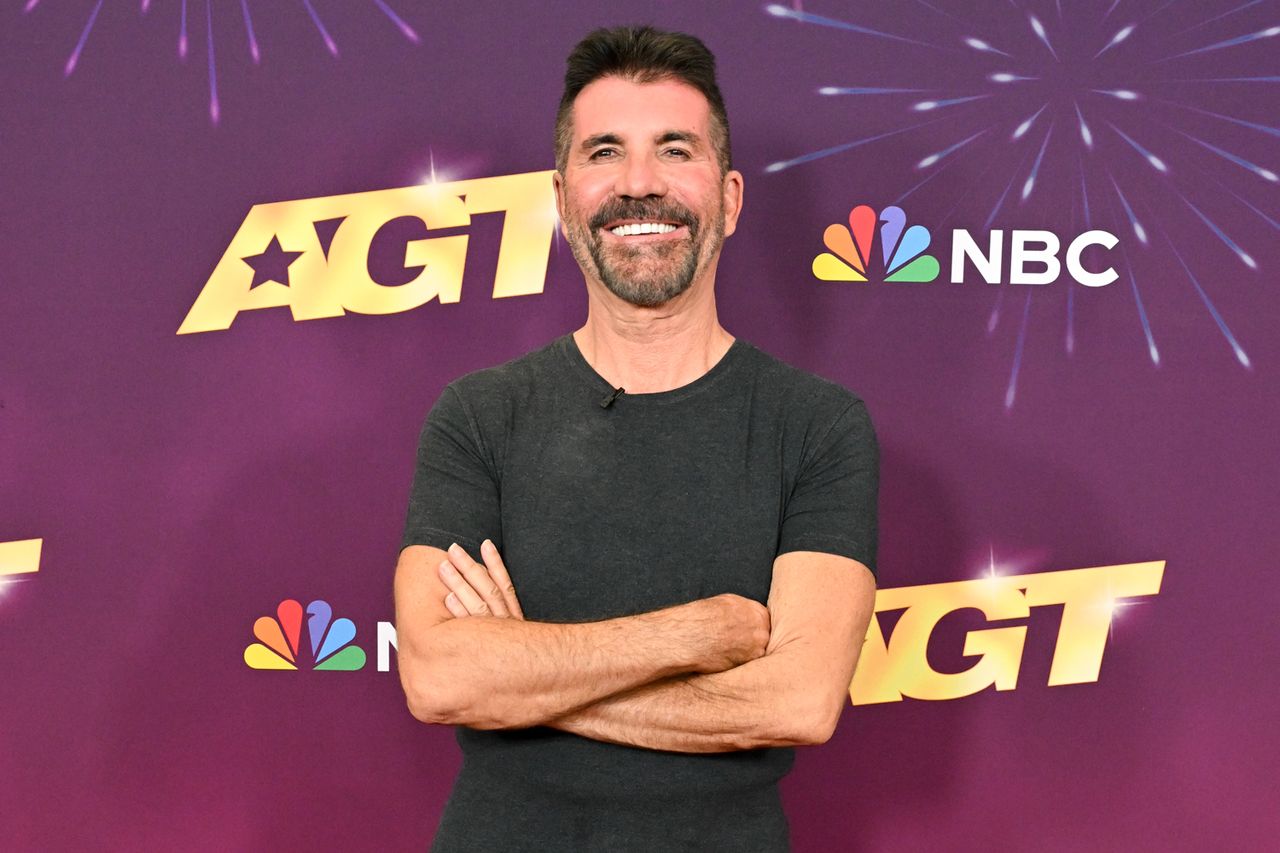 Simon Cowell stopped using a cellphone 8 years ago, says fiancée: 'It's ...