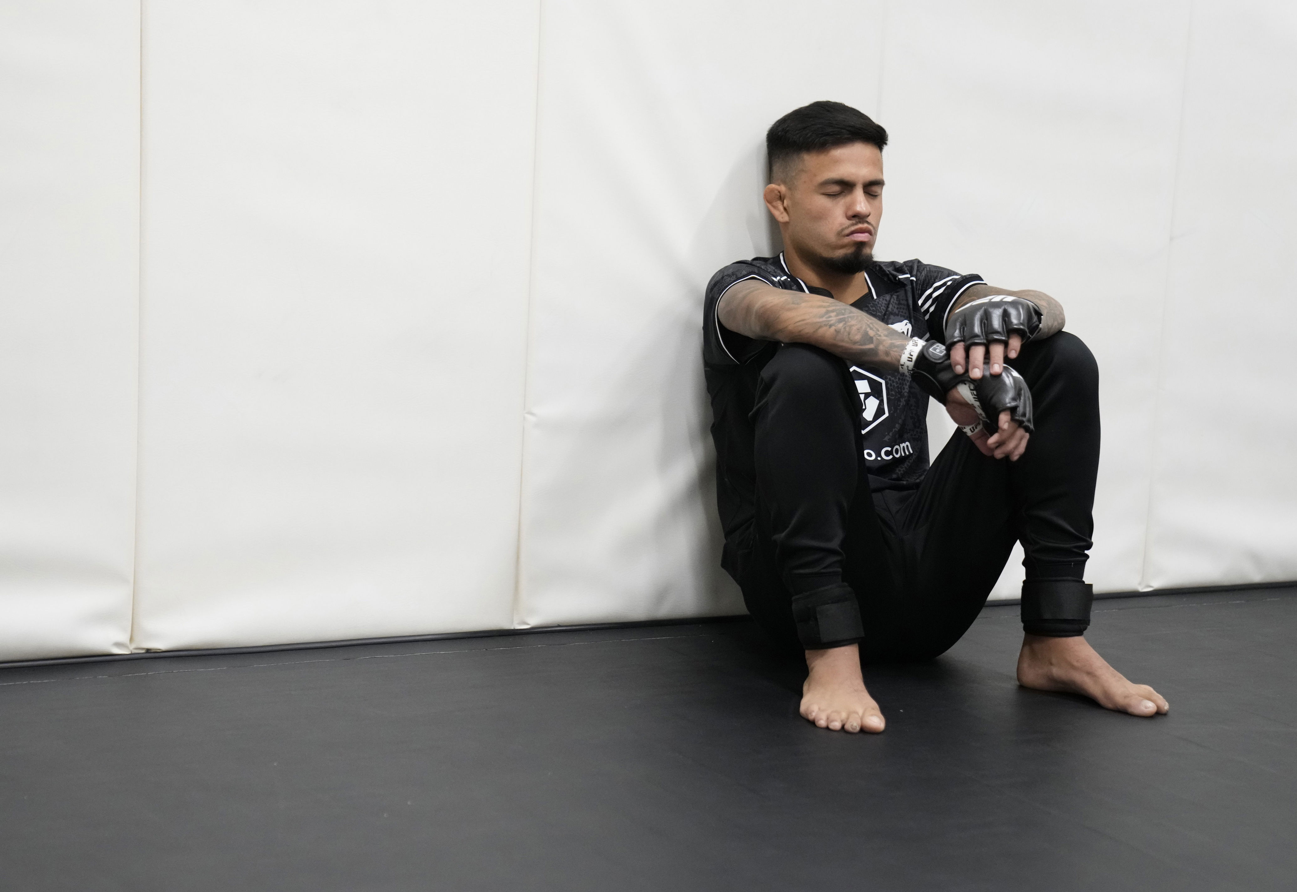 UFC Vegas 112 preview: 'Royval vs. Kape' main, co-main event predictions