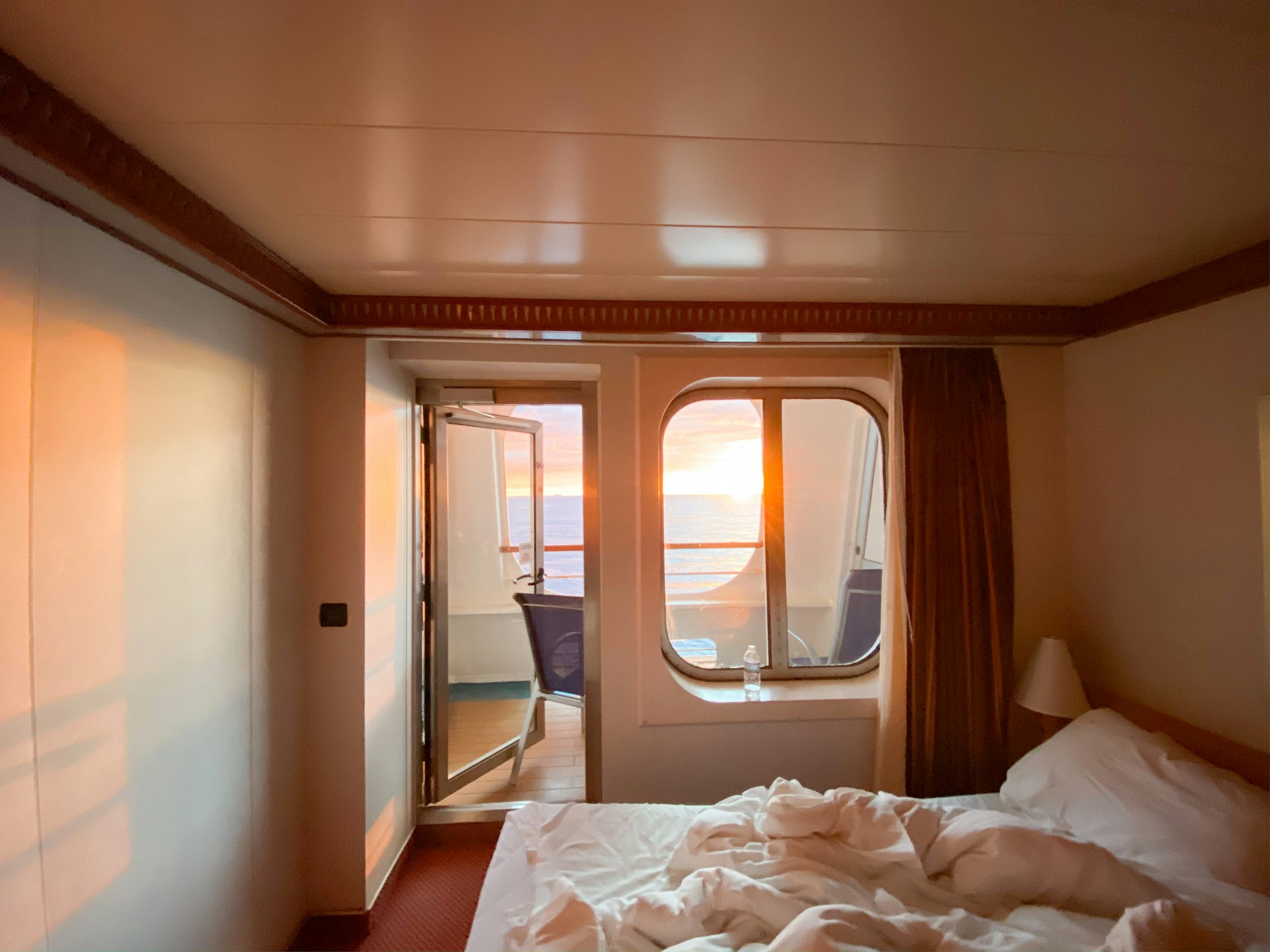 Reasons to choose a balcony cabin vs an interior room