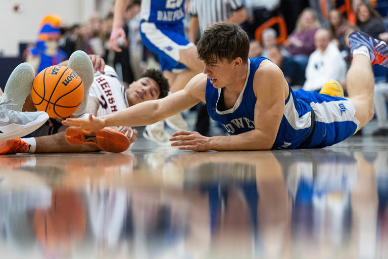 Cam Sweeney scores 32 for Hershey boys basketball in win over Lower Dauphin