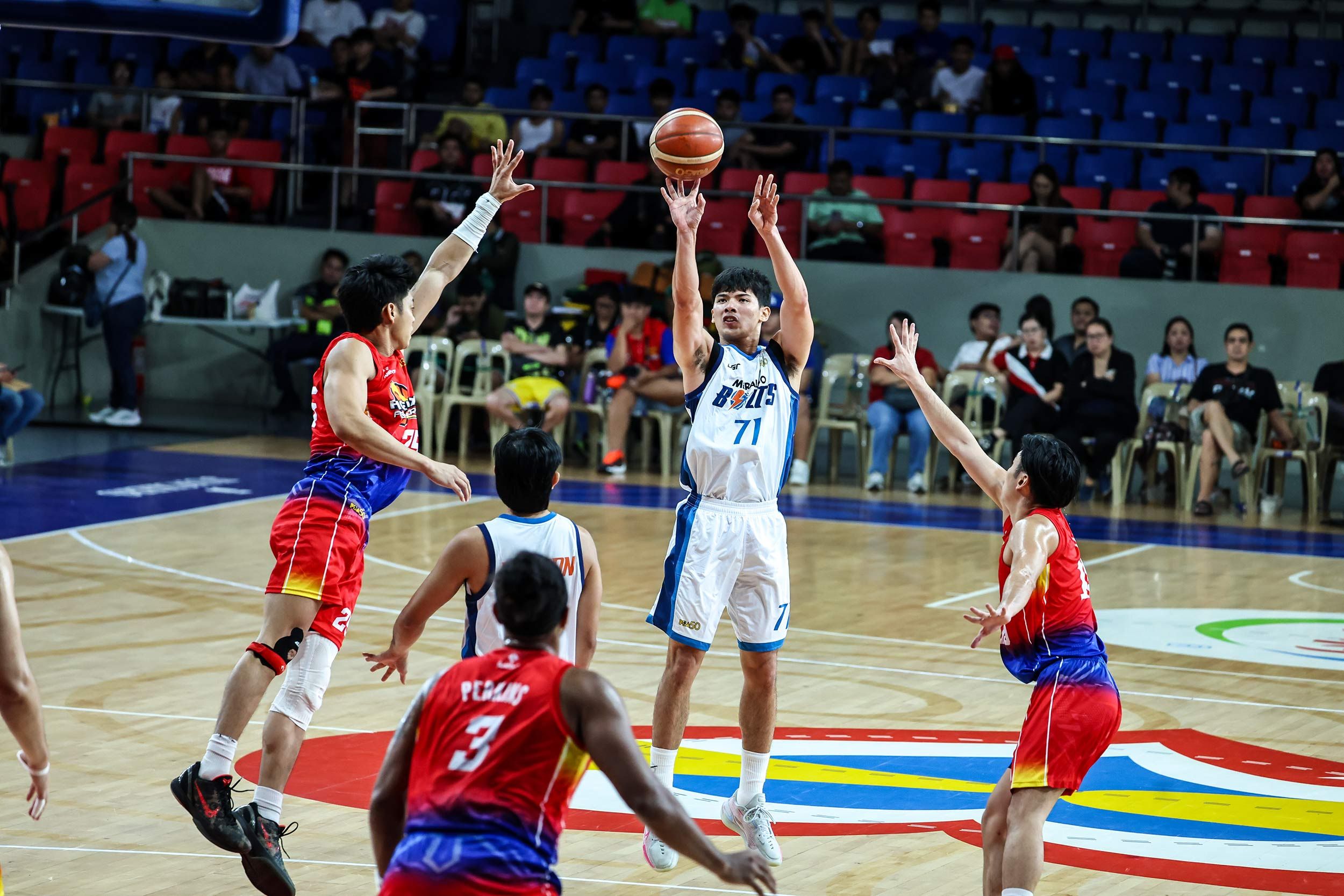 PBA: Meralco eliminates Phoenix, stays in hunt for twice-to-beat bonus