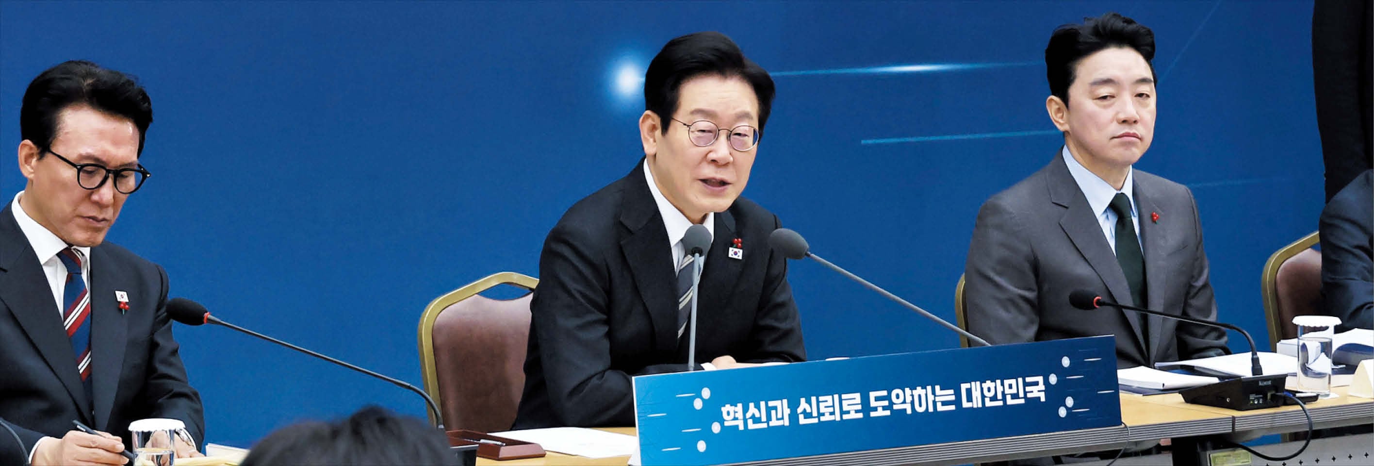 President Lee Jae-myung reprimands Incheon Airport CEO for lack of ...