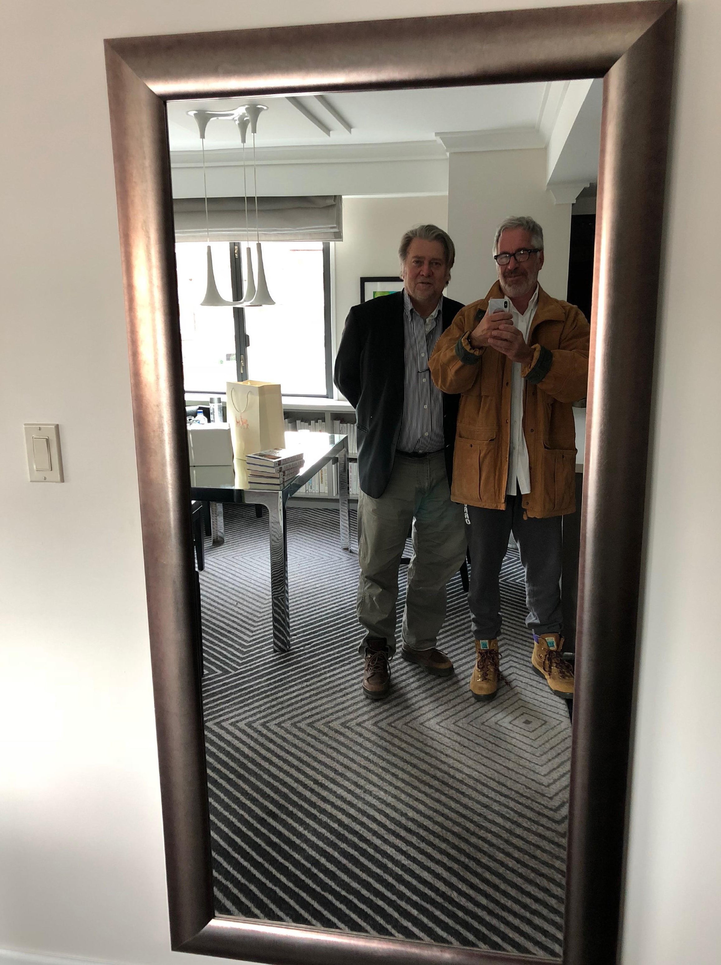 Woody Allen aparece en la última tanda de fotos de la herencia Epstein