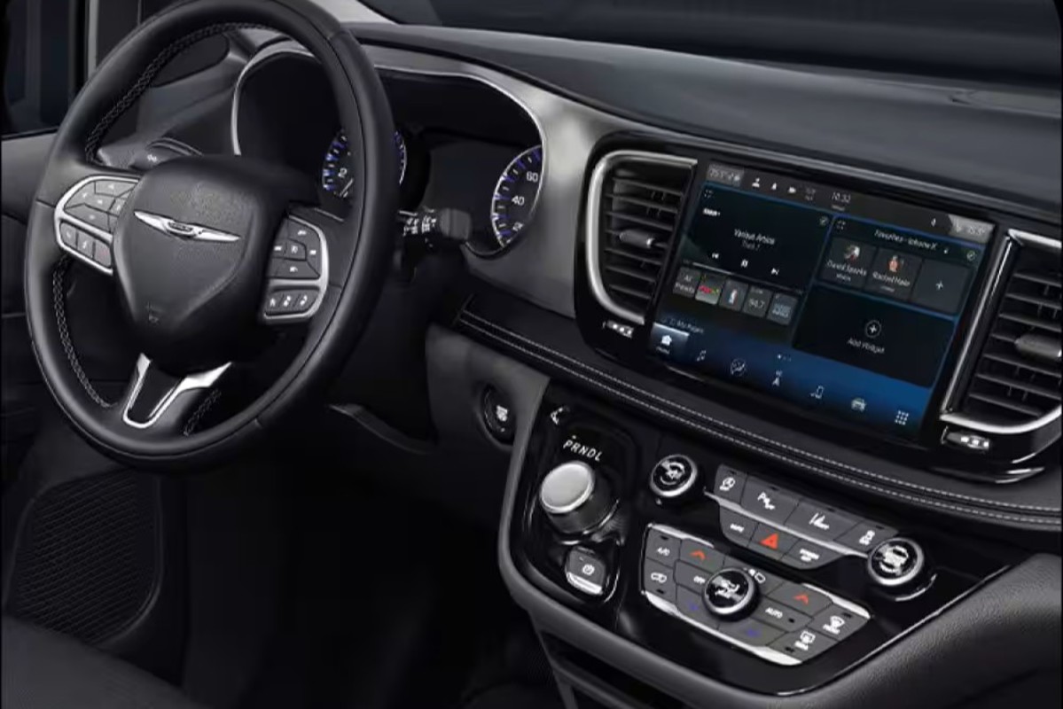 Analysis: 2026 Chrysler Pacifica interior features, space, and trim ...