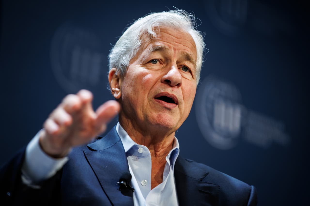 Jamie Dimon praises Fed chair candidate Kevin Warsh at closed-door event