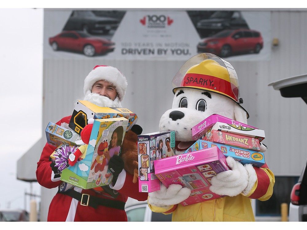 Santa burns rubber as Windsor Assembly Plant drives holiday cheer for ...